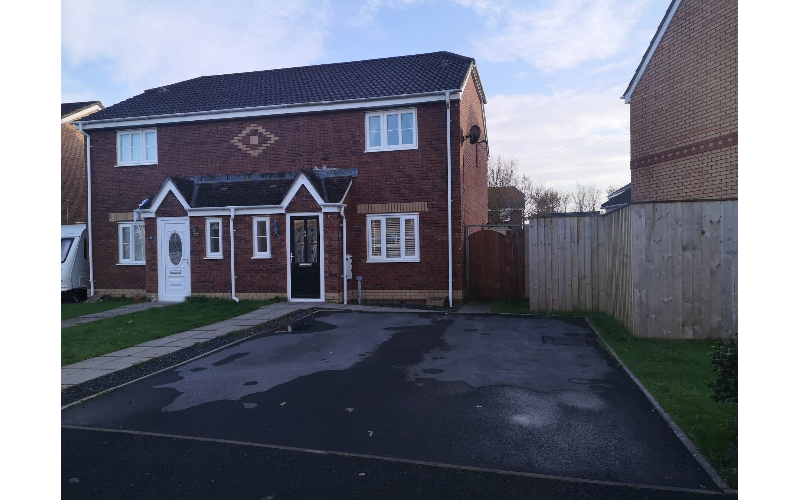 140 Pant Bryn Isaf, Llwynhendy