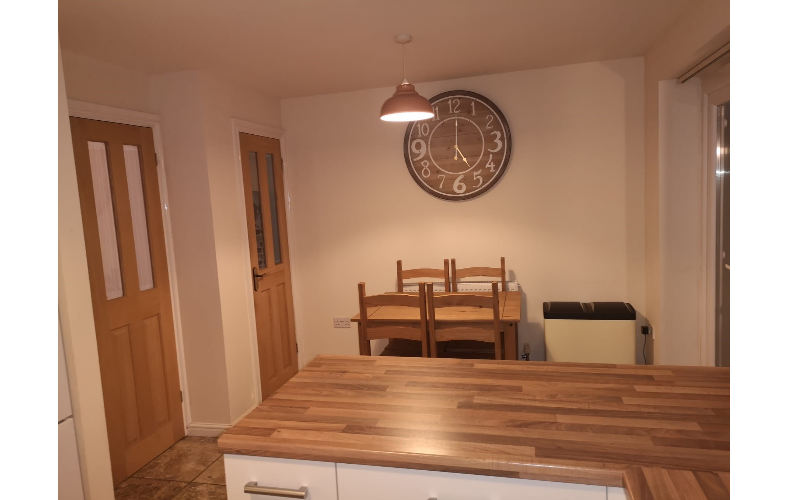 140 Pant Bryn Isaf, Llwynhendy